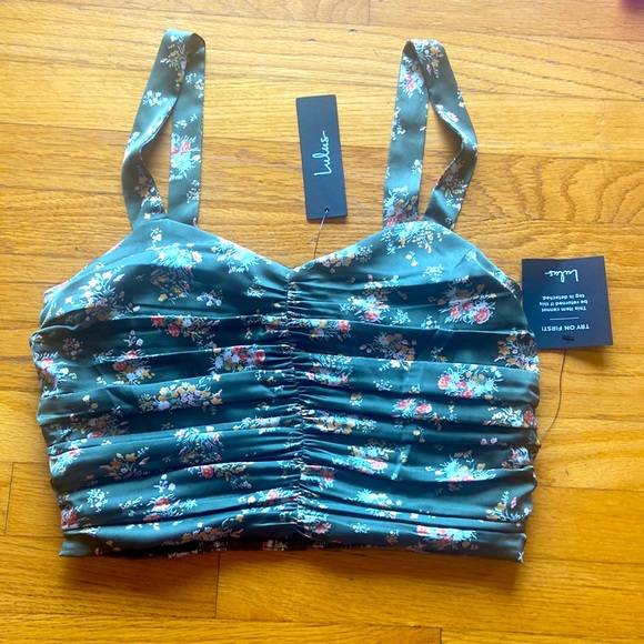 Lulus | Tops | Nwt Lulus Crop Silk Floral Top | Poshmark